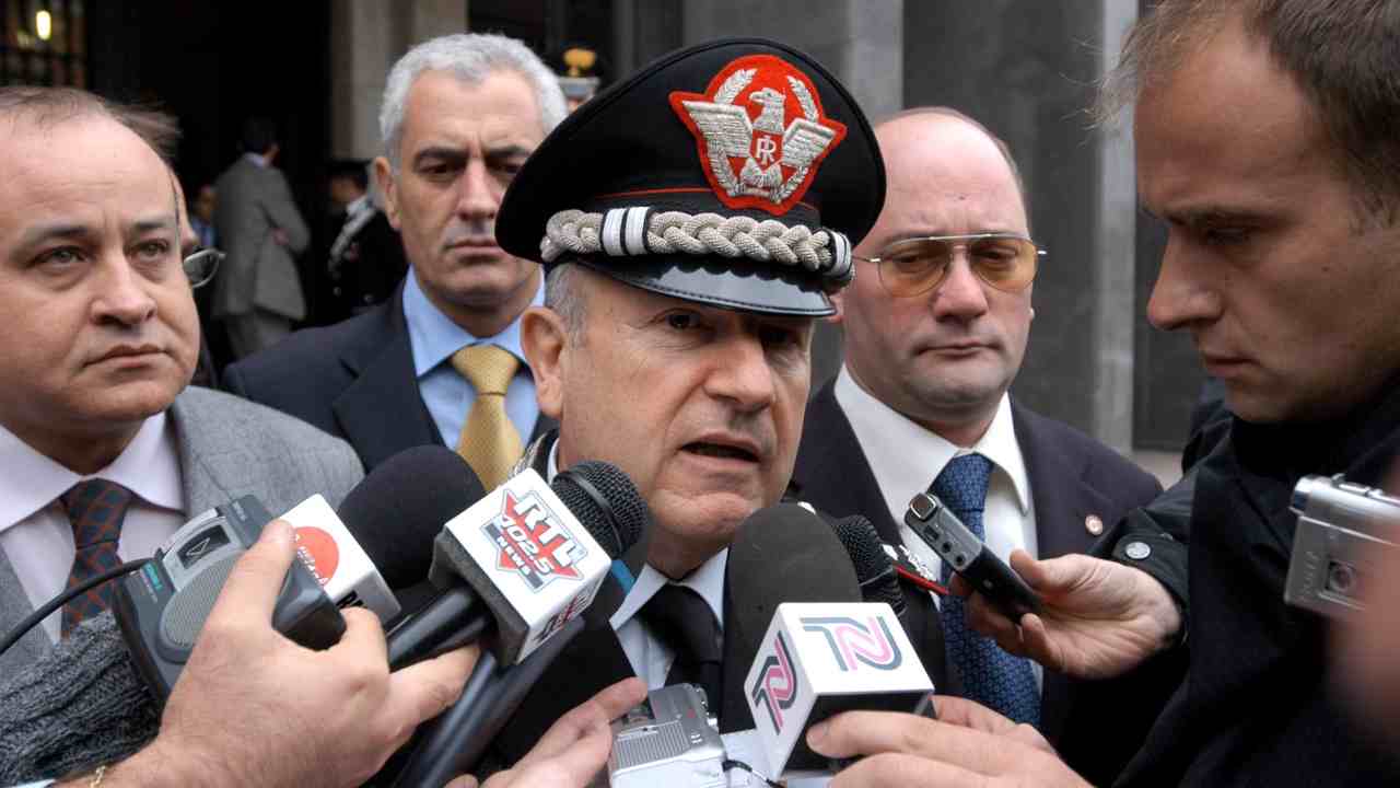 Tor Bella Monaca: il generale Liberati incontra don Coluccia - Roma ...