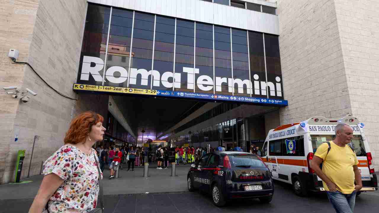 Roma: fermata a Termini mentre trasportava un trolley con 600mila euro ...