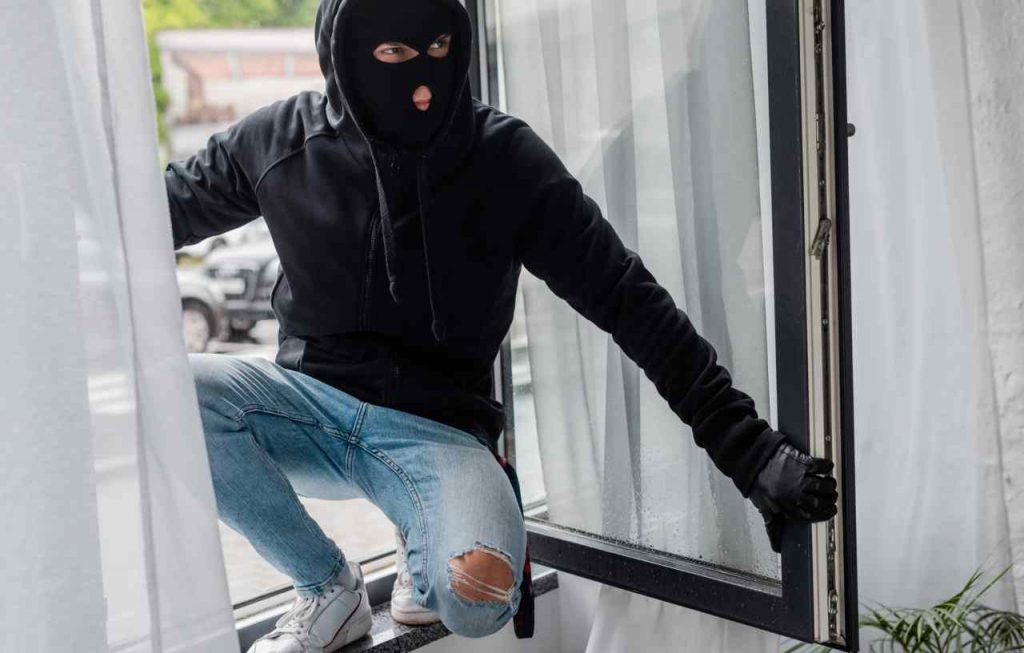 Attenzione ai ladri: ci entrano in casa con questo trucco, succede in ...